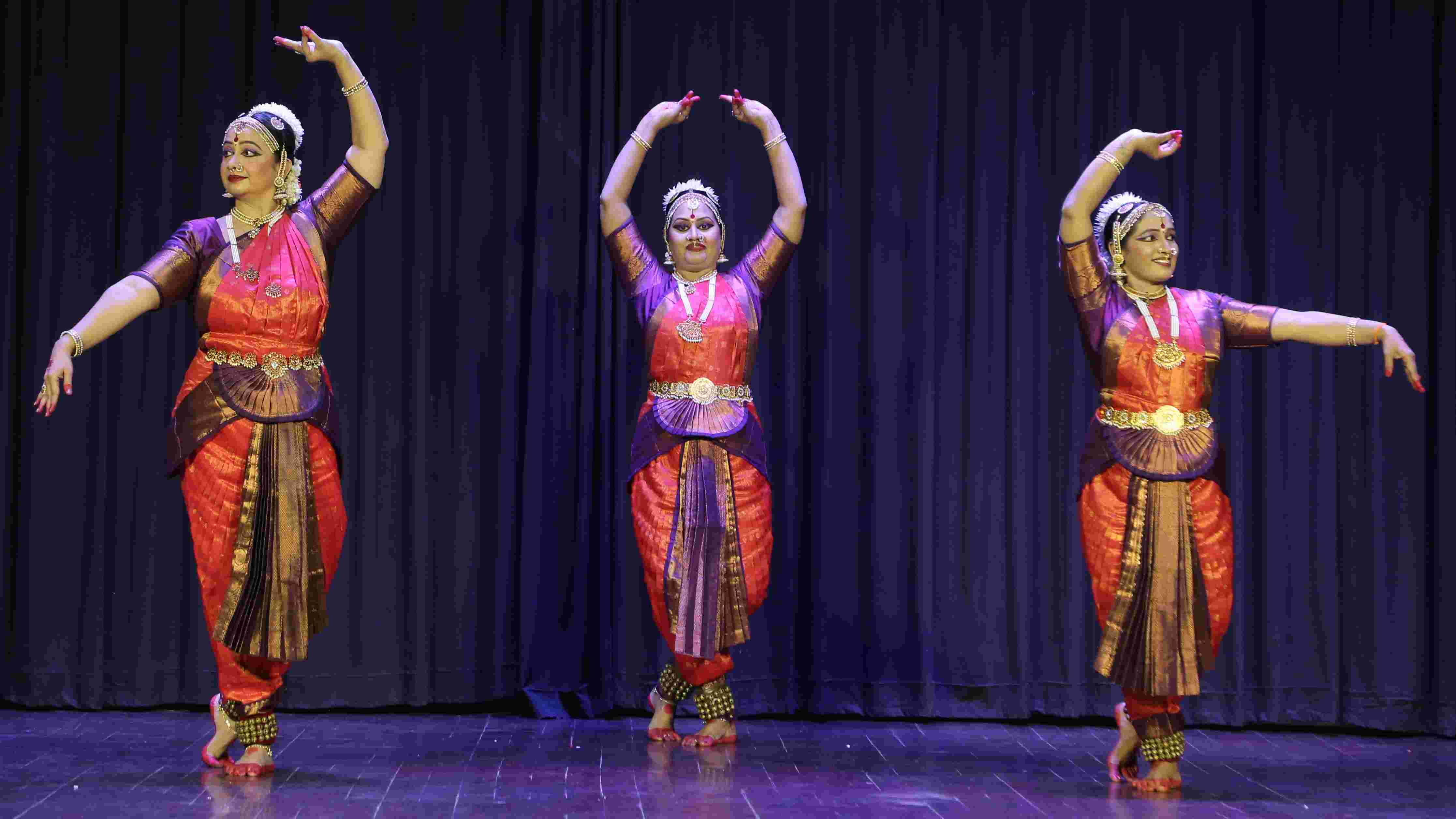 ചി ല ങ്ക യ ണി ഞ്ഞു അ ര ങ്ങു ണ ർ ത്തി യ അ മ്മ മാ ർ | Deepika | The ...